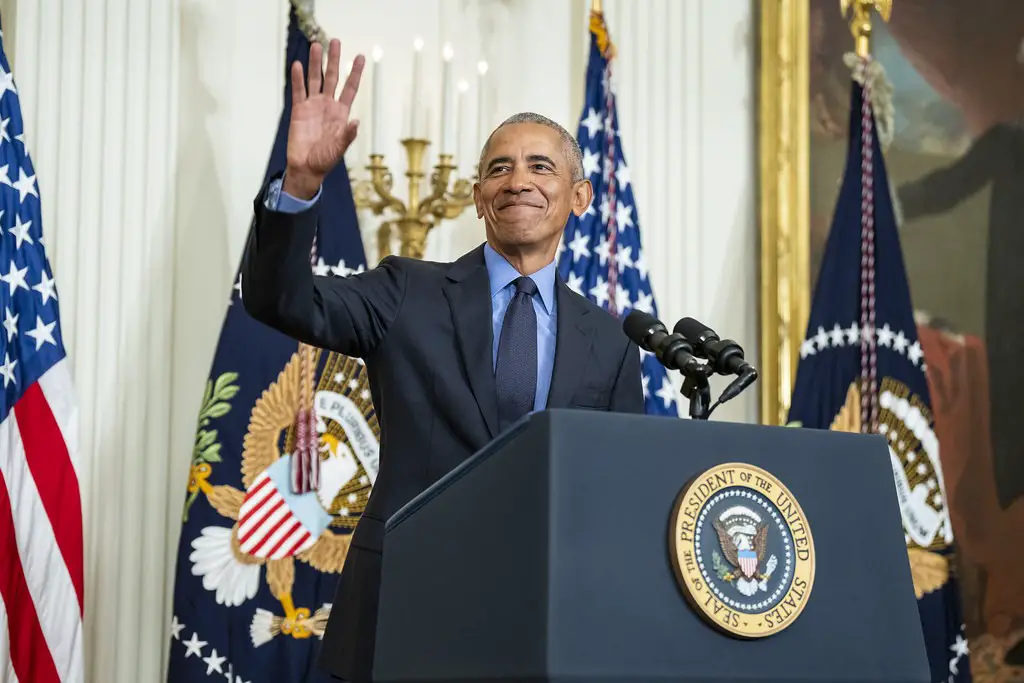 Obamas Present on Island During Chef’s Mysterious Death: What Are They ...