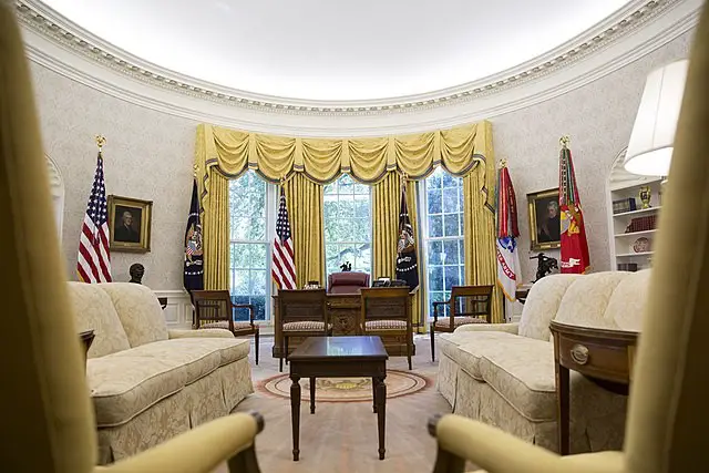 Biden’s Fake Oval Office Stirs Authenticity and Competency Concerns ...